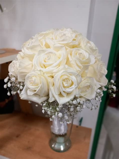 Огледало на една душа By Сања Бежовска ОгледалоНаЕднаДуша Припаѓање Една жена може да му