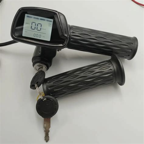 전압 표시기 및 속도계 잠금 및 Lcd 디스플레이 트위스트 스로틀 터닝 라이트 전기 자전거 스쿠터 세발 자전거