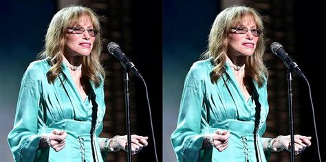 Carly Simon Reveals Who The Song You Re So Vain Is About Yourtango