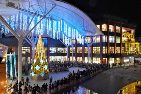 かもめ広場を彩るイルミネーション アミュプラザ長崎新館でイルミネーションイベント 26万5千個の光と音の演出、1月8日まで 写真・画像