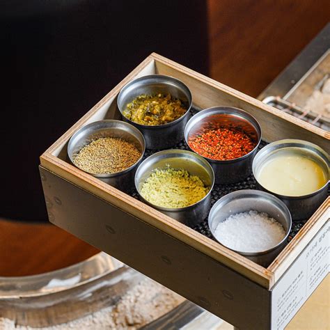 우마이미세 • 김해점 • 봉황동 맛집 안녕하세요 우마이미세 김해점입니다💌 우마이미세에는 함바그에 어울리는 🔥6가지 소스🔥들이 준비되어 있어요 쯔유소스 고기와 밥