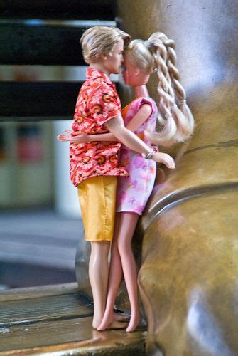 Barbie Kissing Ken Without Dress Online