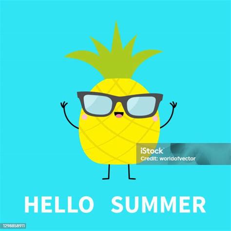 안녕하세요 여름 파인애플 과일 아이콘 잎 안경을 착용 손을 들고 다리 귀여운 만화 가와이 웃는 재미있는 아기 캐릭터 선글라스 인사말 카드 플랫 디자인 파란색 배경입니다 격리