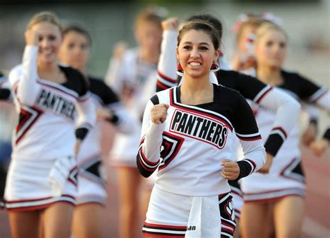 Ptrlivcheerleader01091012