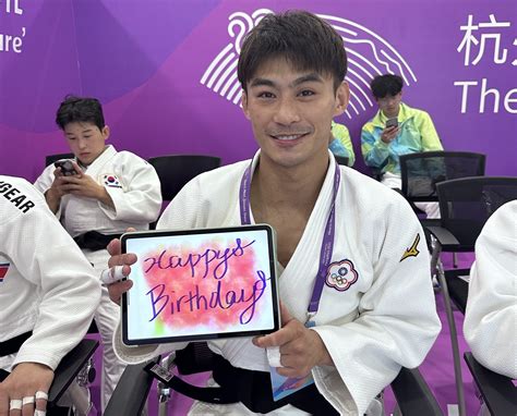 “trò Chơi Châu Á ở Hàng Châu Yang Yongwei Giành Huy Chương Vàng Thu Hút Nhân Viên Họ Cùng Hát