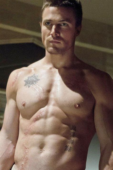 This Is Stephen Amell Shirtless And Itll Make You Swoon Green Arrow