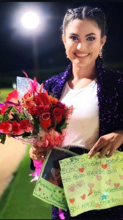 තුරුළු කරගත්තෙමී මලින් මල ආදරෙන් මගේ ඇස් තෙමෙද්දී නුඹේ ඒ ආදරෙන් Youtube