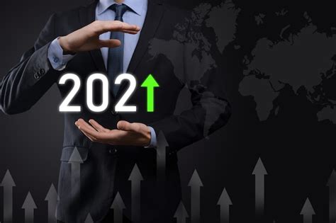 긍정적 인 이익 성장 그래프를 들고 사업가 남자 그의 사업에서 그래프 성장과 차트 긍정적 지표의 증가를 계획하십시오