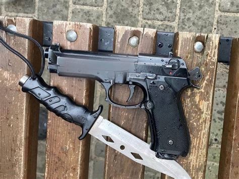 У Київській області чоловік стріляв з балкона багатоповерхівки Коментарі Київ