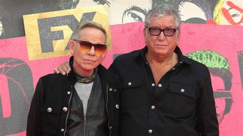 Sex Pistols Guitarist Steve Jones Wants To Make Peace With Johnny