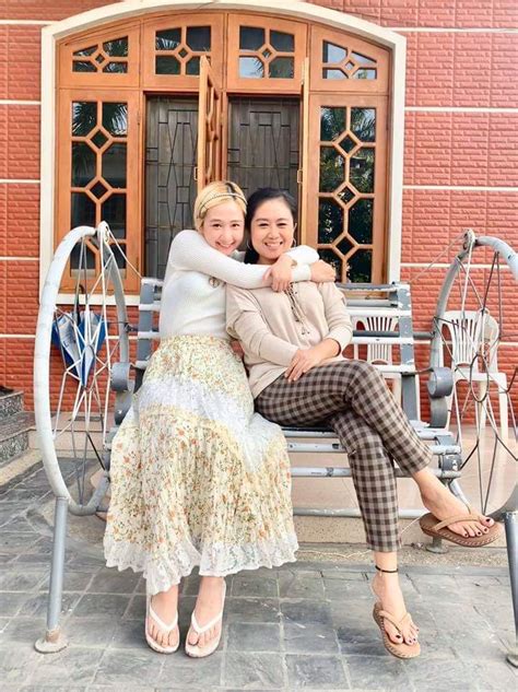 ရှမ်းရိုးရာဝတ်စုံလေးတွေဆင်တူဝတ်ပြီး ရှမ်းမလေးတွေလို ချစ်စရာကောင်းနေက