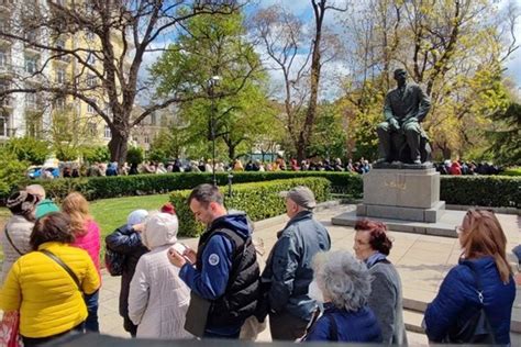 Опашка пред храма Света София заради мощите на св Георги Галерия