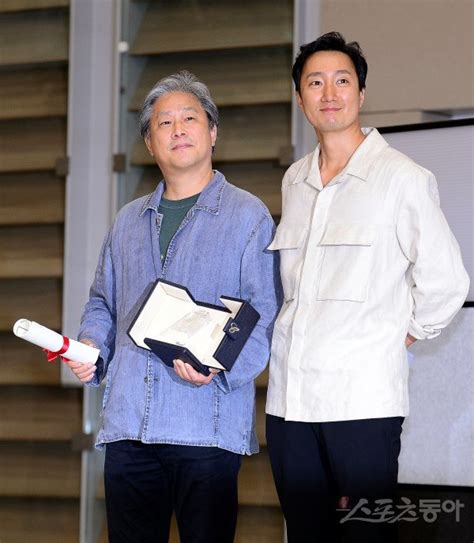 박찬욱 감독 박해일 영화 ‘헤어질 결심 칸영화제 감독상 [포토]｜스포츠동아