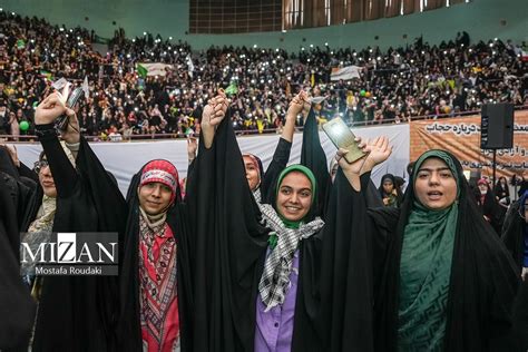 اجتماع دختران انقلاب