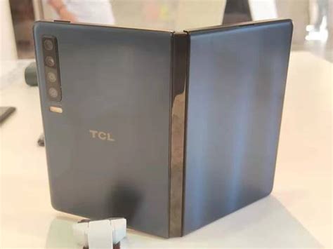 Tcl折叠屏手机亮相mwc2019：采用华星光电柔性屏，首创dragonhinge折叠屏铰链技术