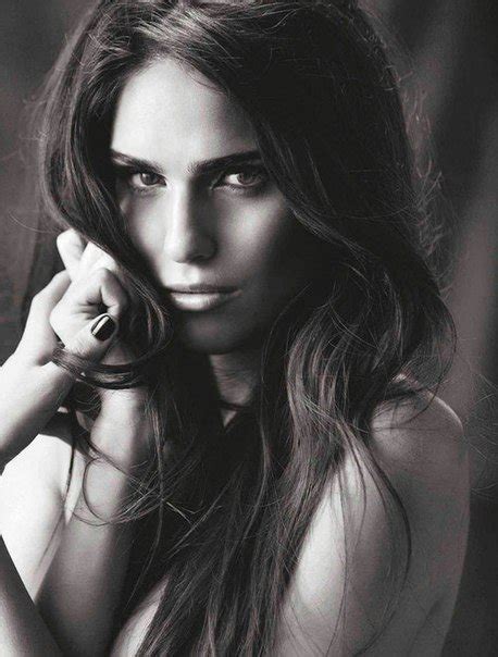 Полюби себя женщина милая Пусть сияют от счастья глаза Позабудь все печали красивая Жми