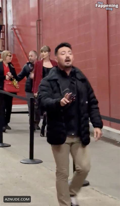 Taylor Swift Sexy Spotted Showing Off Her Hot Cleavage And Legs At Arrowhead Stadium In Kansas
