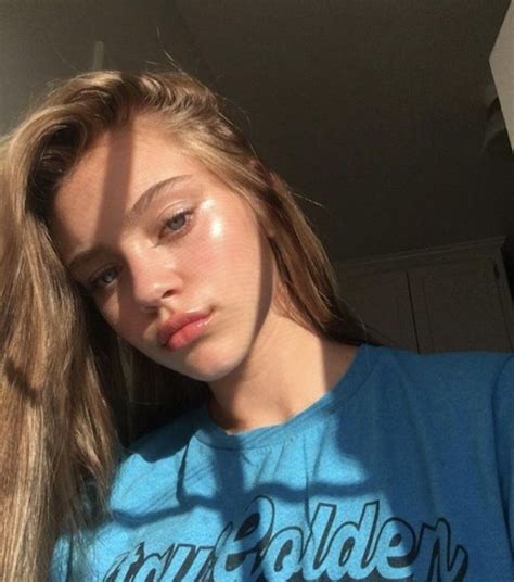 8 Hot Sexy Isabel Gravitt Bikini Pics