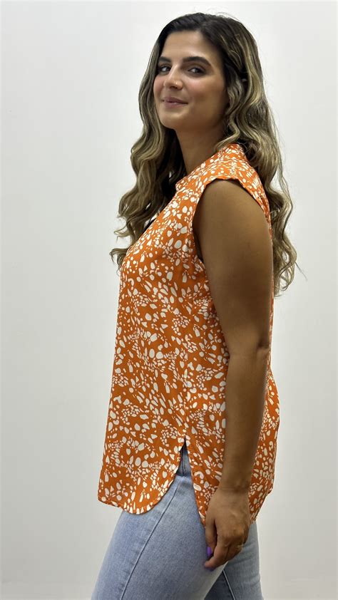 חולצת צווארון וי אובידיו יהלי לוי חולצת צווארון וי אובידיו יהלי לוי