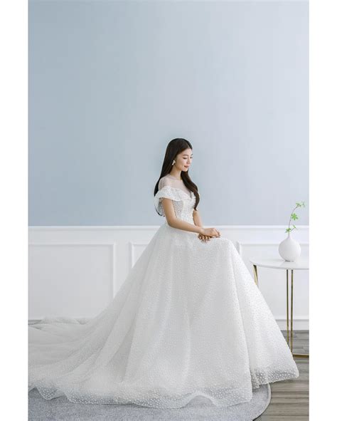 원세컨드스튜디오 많이 기다리셨을 2022년 원세컨드스튜디오 뉴샘플 Prism” ⠀ 프리즘은 빛을 이용한 다양한 색깔과 배경을 담은 샘플로 기존의 인물 위주 사진과