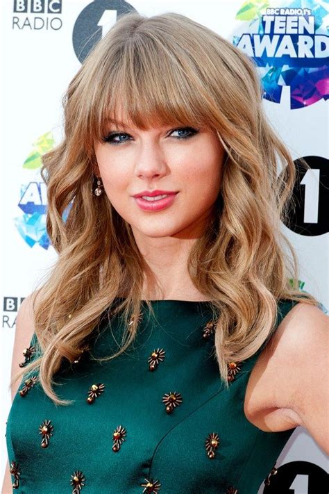 Loose Curls Taylor Swift