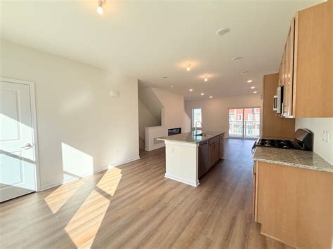 4864 Parkside Ln 65 Troy Mi 48085 See Est Value Schools And More