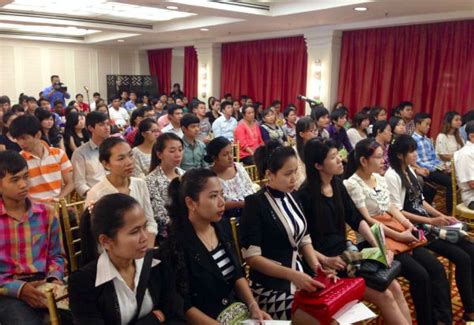 មន្ទីរពេទ្យ អាយឡេន ធ្វើសិក្ខា សាលា ស្តីពី ការវះកាត់ត្របកភ្នែក លើកសម្ផស្ស ជូនទៅដល់