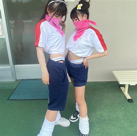 【画像】jkさん、体育祭で体操服から丸出しにしてしまう ひえたコッペパン