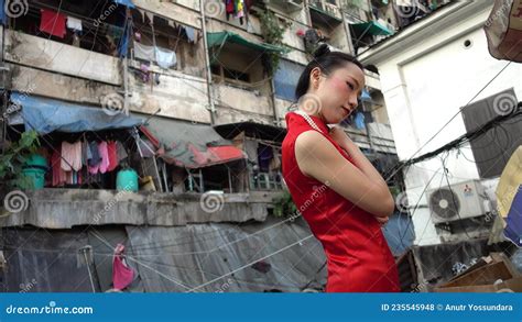 Chinese Woman In Cheongsam Standing In Bangkok Slum Area Stock Footage