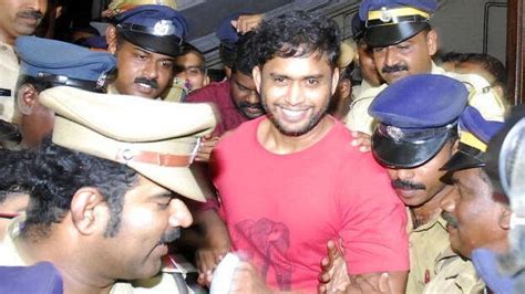 ഒതുങ്ങാൻ തയ്യാറാകാതെ ഓം പ്രകാശ് തിരുവനന്തപുരത്ത് മാളിന് മുന്നിലിട്ട് നാലുപേരെ വെട്ടി Case