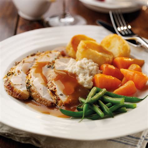 Traditional Roast Chicken Dinner Yvymu