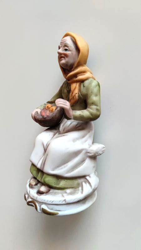 Винтажная фарфоровая статуэтка бабушка 4448 — цена 650 грн в каталоге Статуэтки Купить товары