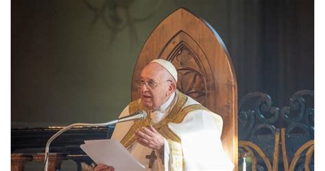 Папа Франциск е в критично състояние