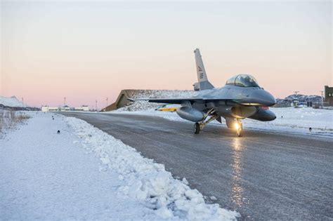 Ukrainian Pilots Begin Training On Norwegian F 16s In Denmark