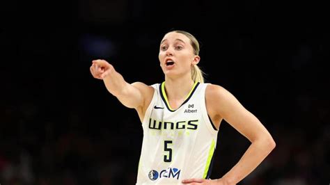 佩奇·布克尔斯追平凯特琳·克拉克的职业生涯最高分，飞翼队再次失利