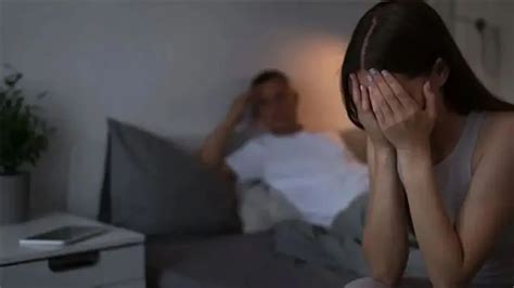 ब्लैक डायरी रात में पति की इस आदत से बर्बाद हो गई है सेक्स लाइफ बार बार उठाकर करता है यह चीज