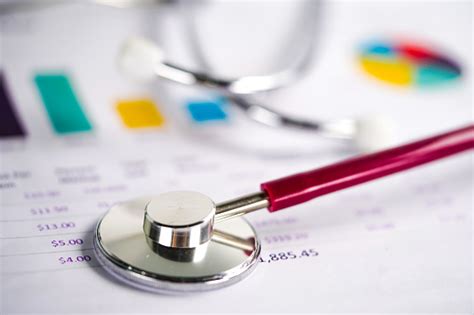 청진 기 차트 및 그래프 스프레드 시트 종이 금융 계정 통계 투자 분석 연구 데이터 경제 스프레드 시트 및 비즈니스 회사 개념 건강관리와 의술에 대한 스톡 사진 및 기타