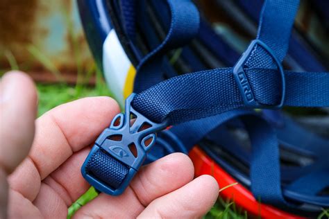 Review Giro Syntax Mips Helmet Road Cc