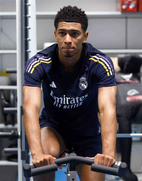 شبكة Rm4arab On Twitter 📸 جود بيلينغهام في يومه الأول مع ريال مدريد 💙