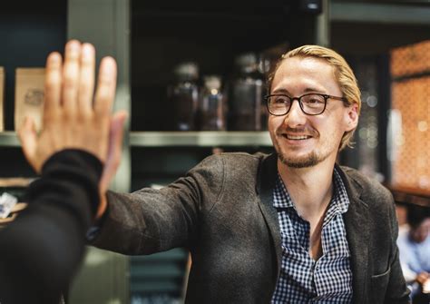 무료 이미지 성취 협정 무기 코카서스 사람 쾌활한 동료 통신 협력 거래 다양한 유럽 사람 표현 친구 인사 그룹 소유 행복 하이 파이브