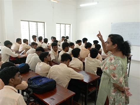 One Day Visiting Faculty Class On “explore Your Skills Through Creative
