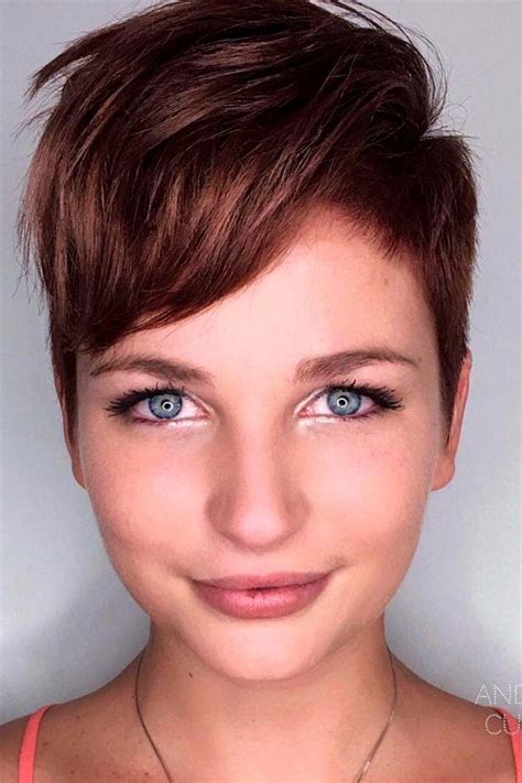 7 Captivating Short Hairstyles To Flatter Round Faces The Fshn