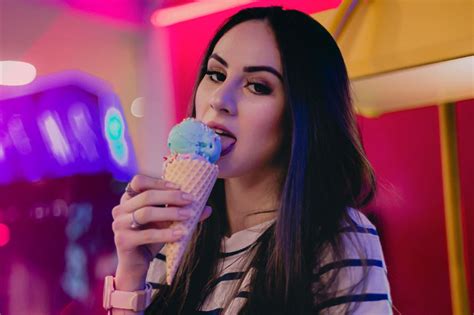 Как можно найти девушку для секса