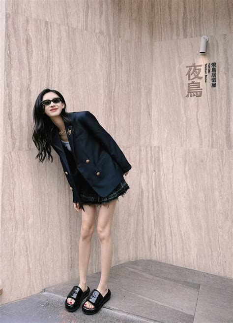 Yizhen Lis Feet