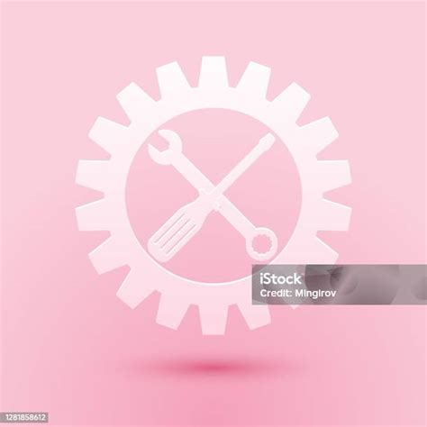 종이 절단 유지 보수 기호 드라이버 스패너 및 핑크 배경에 격리 톱니 바퀴 아이콘 서비스 도구 기호입니다 아이콘 을 설정합니다 종이 아트 스타일 벡터 공구상자에 대한 스톡