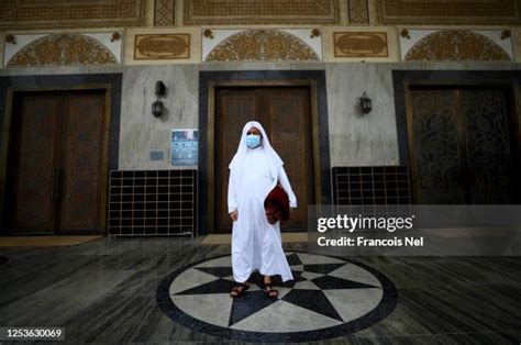 Al Farooq Omar Bin Al Khattab Mosque Photos And Premium High Res