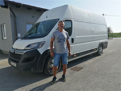 Cvjećar Vladimir Bocko Iz Kapele Podravske Sredstvima Lag A Izvor Kupio Je Novo Kombi Vozilo