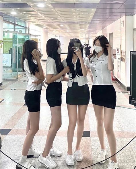 ปักพินโดย 弼煜 黃 ใน 桃花🍑 สไตล์แฟชั่น สไตล์แฟชั่นเกาหลี กระโปรงสั้น