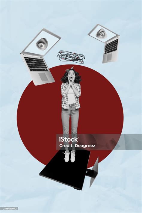 트렌드 아트웍 스케치 이미지 합성 3d 사진 콜라주 젊은 숙녀의 얼굴 홀드 핸드 백으로 거대한 모니터에 스탠드 눈을 가진 플라이 노트북 20 24세에 대한 스톡 사진 및