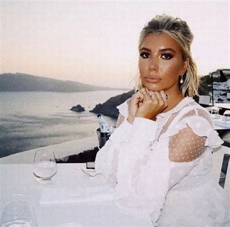 Love Islands Olivia Buckland And Alex Bowen Spend Valentines Day In